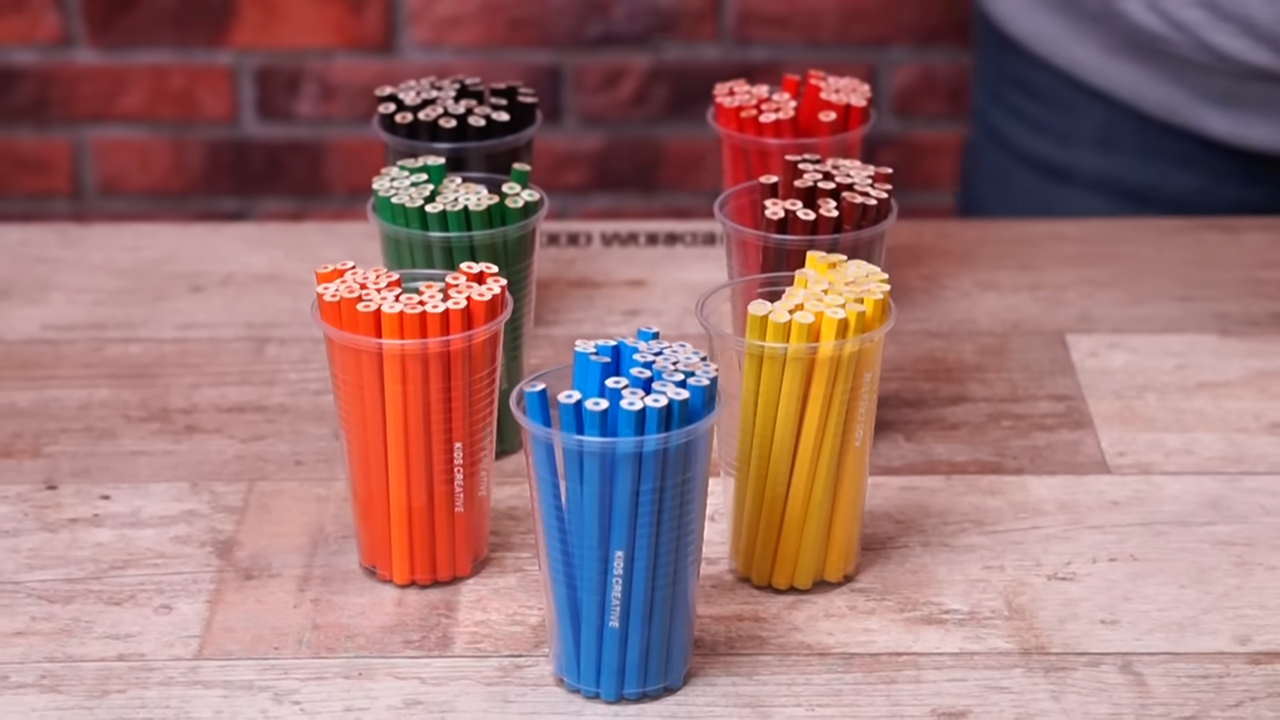 Watch this American guy turn a rainbow from colored pencils