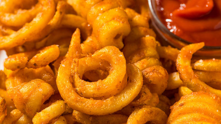 4 fast food chains with curly fries on the menu
