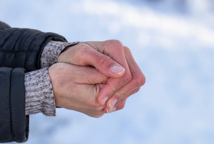 15 possible reasons why you always have cold hands and feet