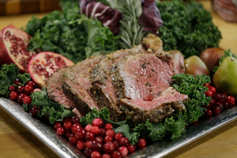 Standing prime rib roast recipe, cooking time, how to carve