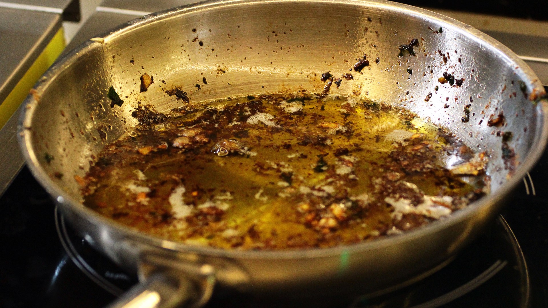 Heating up cooking oil can release chemicals that cause cancer and ...