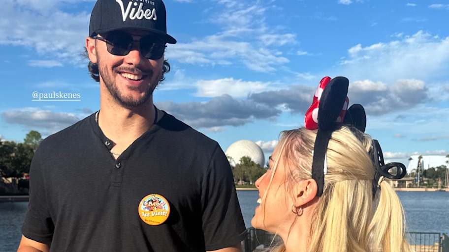 Ex-LSU gymnast Livvy Dunne pulls off insane move in snow despite giant ...