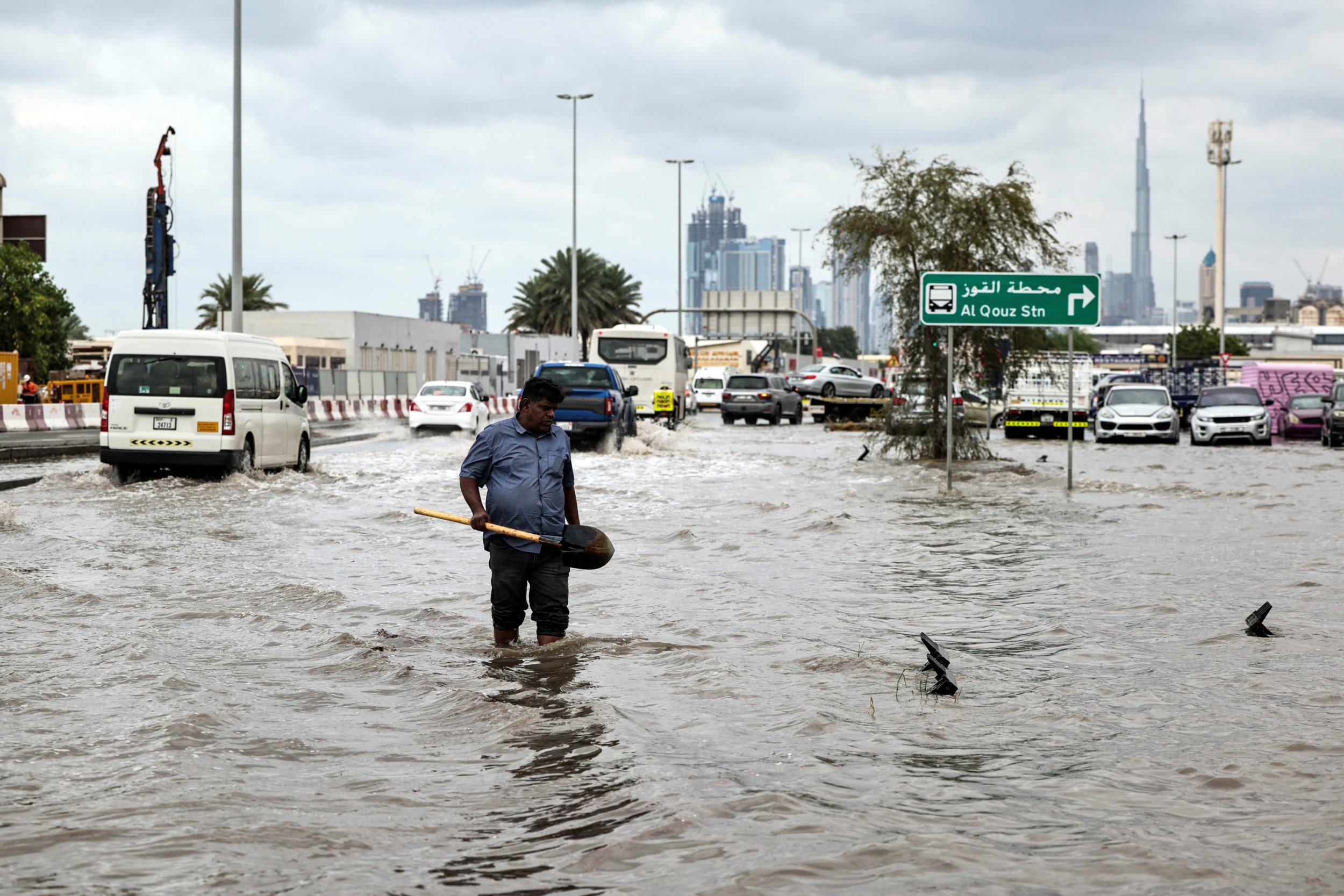 Heavy storm sweeps Dubai, flooding roads