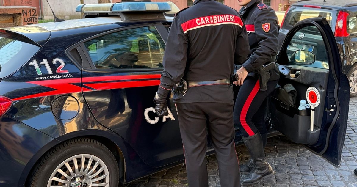 Milano, donna trovata morta nel giardino di un palazzo