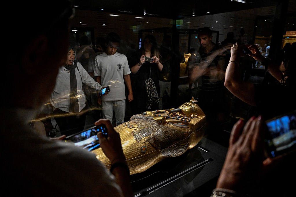 Was King Tut on drugs? Jars buried with young pharaoh solves mystery ...