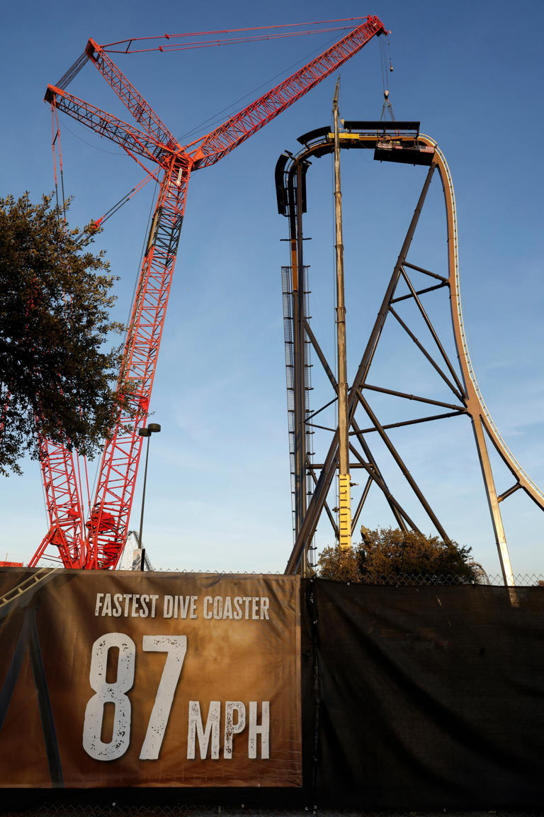Construction for Six Flags’ record-breaking coaster Tormenta Rampaging ...
