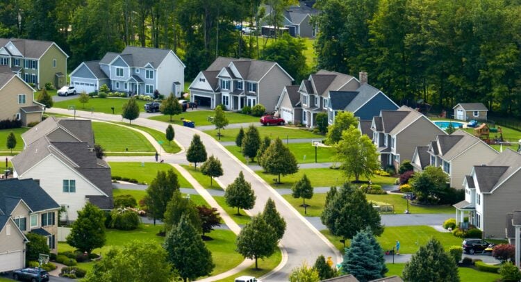 Home sales rise for third consecutive month as mortgage rates drop