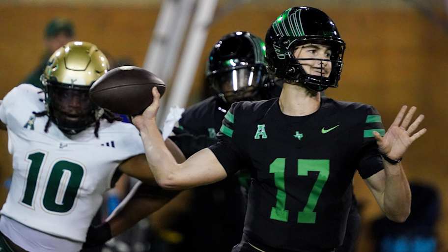 College football's leading passer predicted to join Big 12 program ...