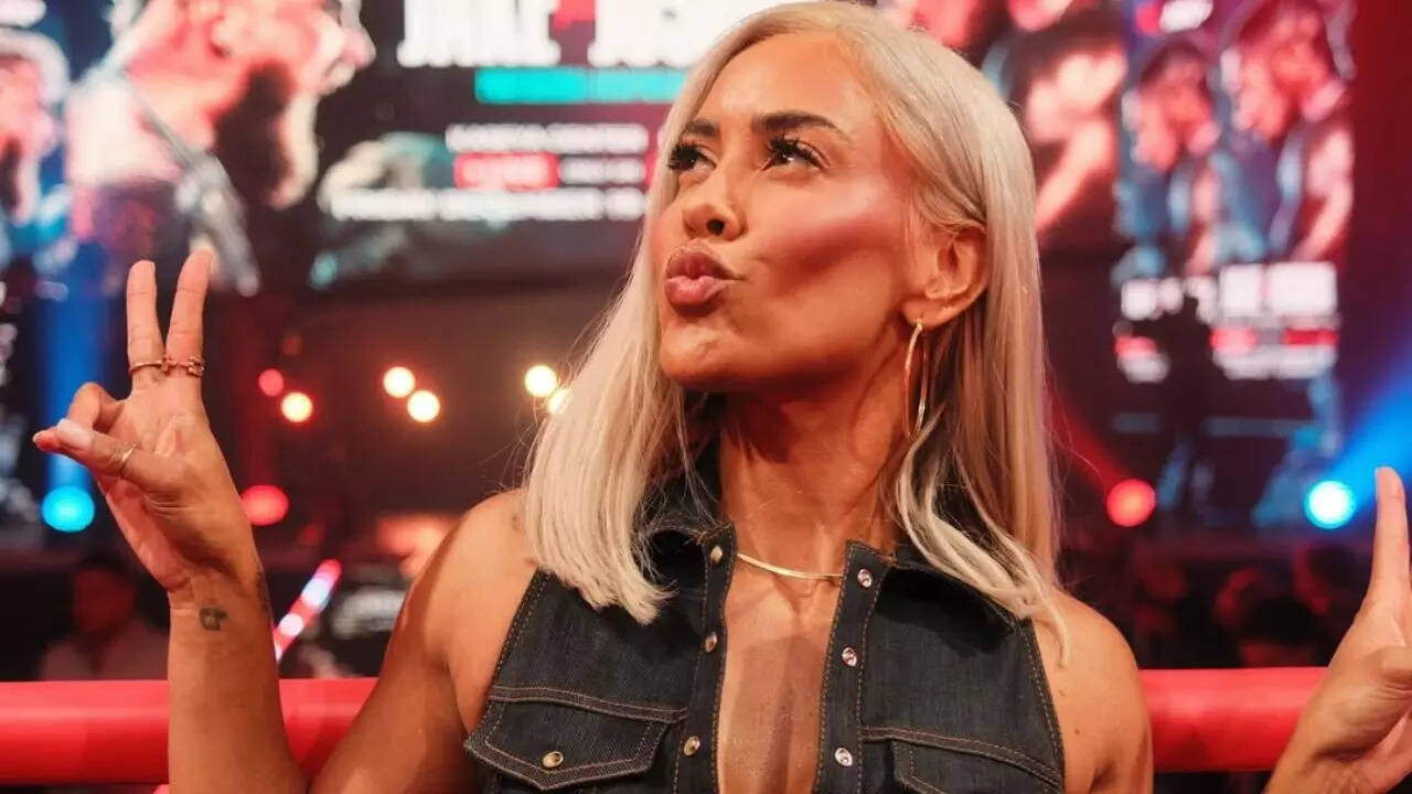 Who is Sibley Scoles? Meet Netflix’s glamorous ringside reporter at the ...