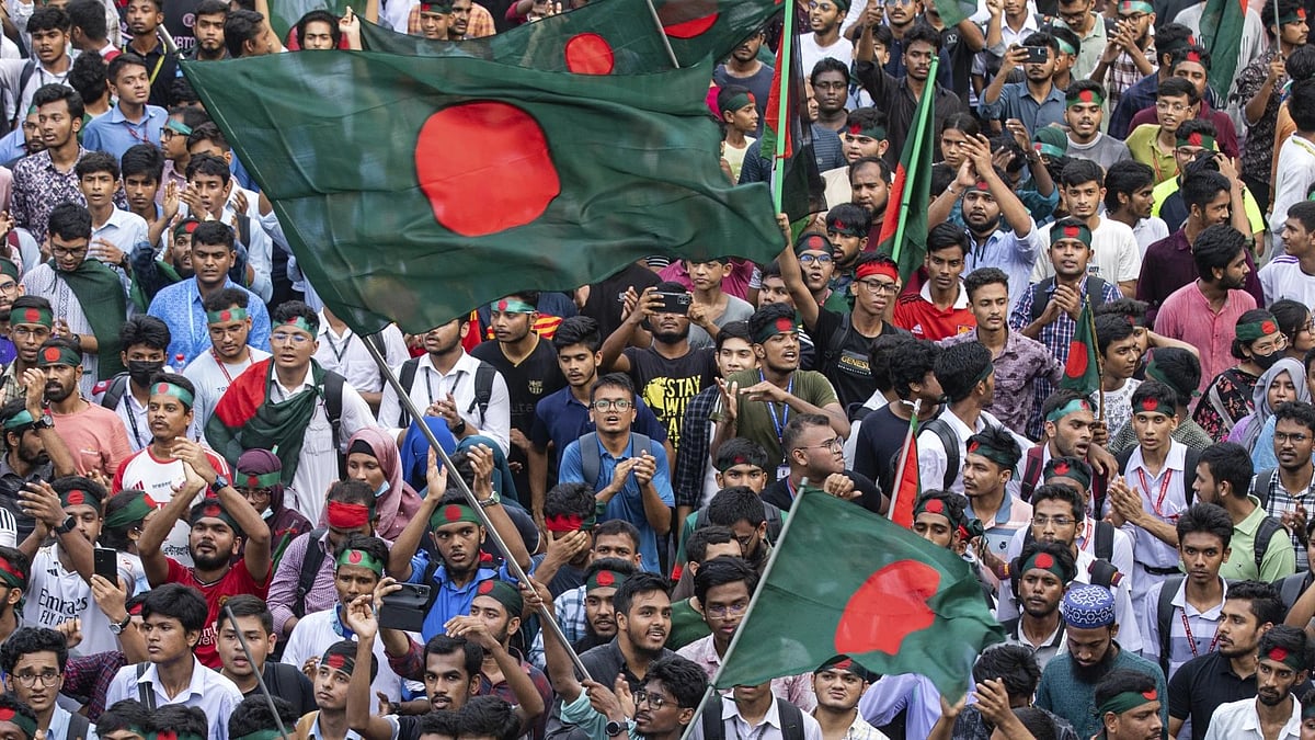 Bangladesh murder suspects Inquilab Moncho leader killing flee to India
