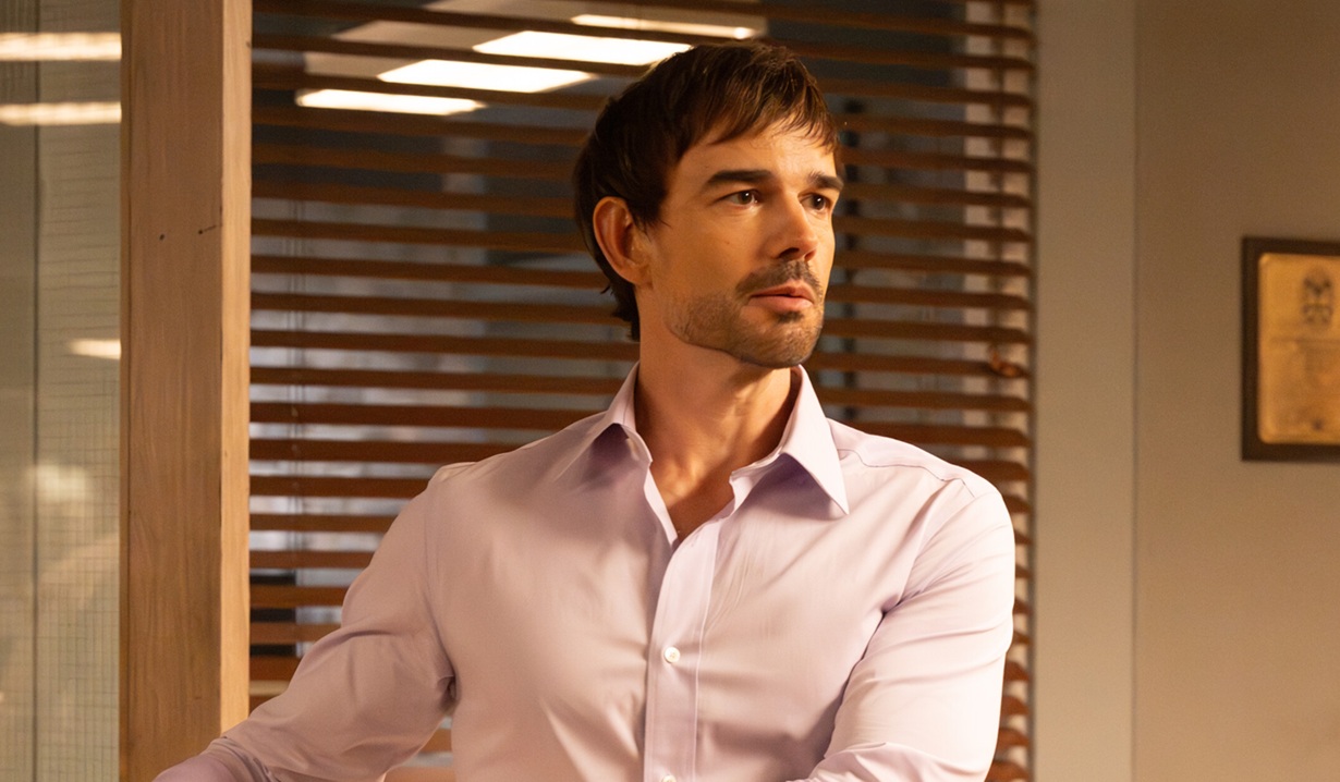 Sheriff Country's Christopher Gorham Talks Travis' Fate After Life-or ...