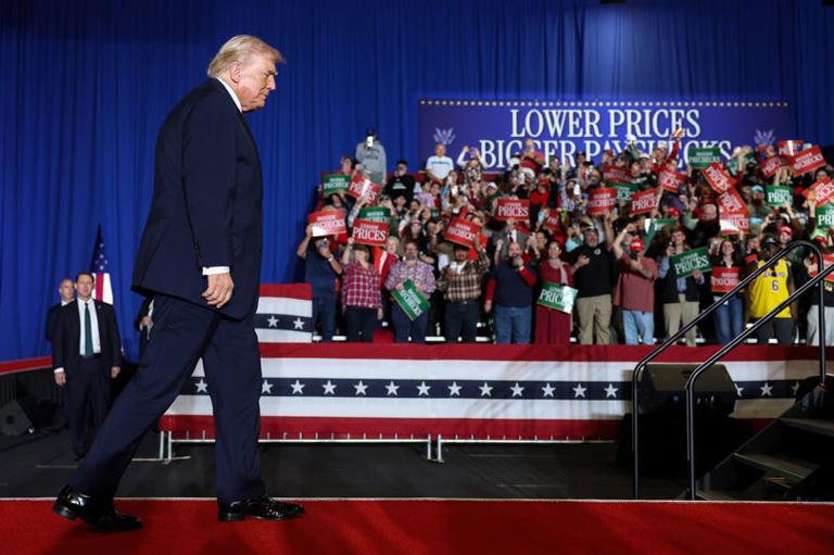Trump's 'abysmal' North Carolina rally crowd size exposed while 'bored ...