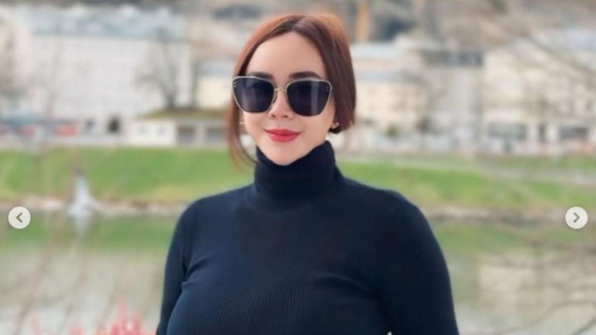 Potret lukisan Ridwan Kamil untuk Aura Kasih di masa lalu, spesial ...