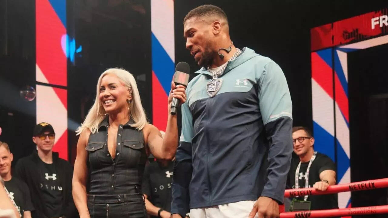 Who is Sibley Scoles? Meet Netflix’s glamorous ringside reporter at the ...