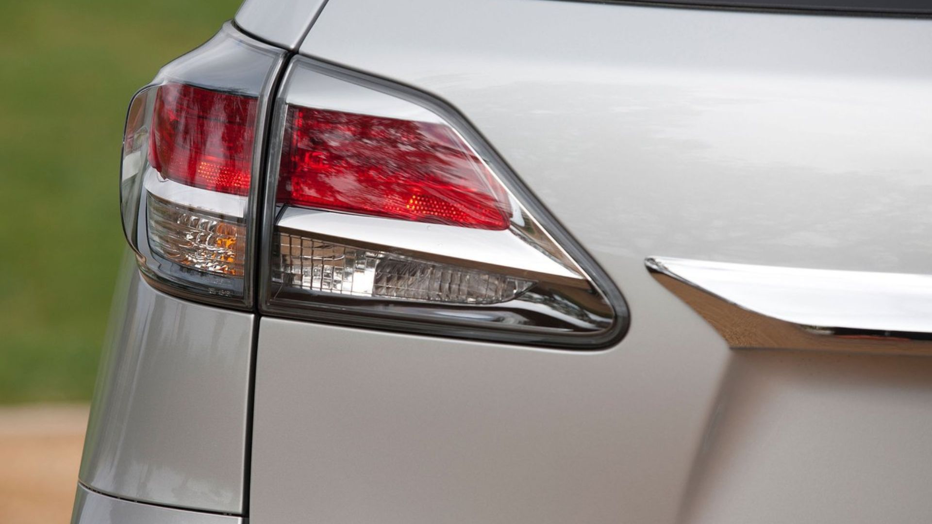 Get your hands on this Rolls-Royce-smooth, reliable SUV for $15K