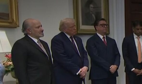 Donald Trump 'hides bruise on hand' during White House conference as ...