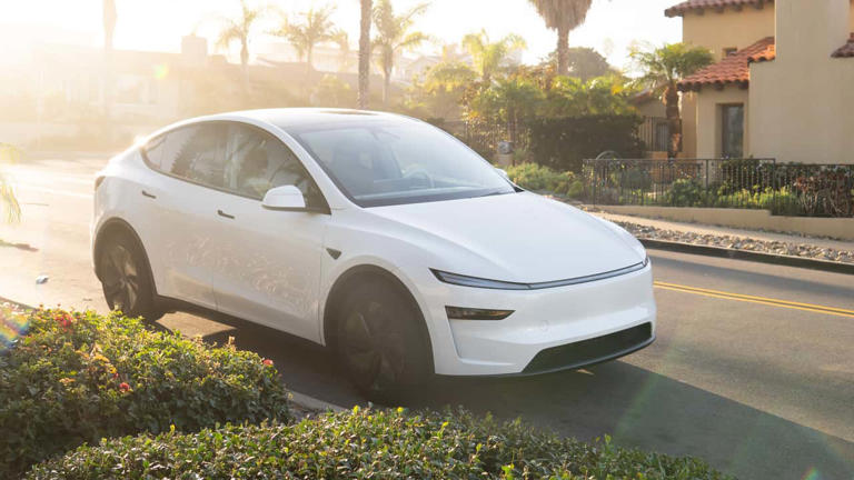 Tesla just got one step closer to putting Starlink in your car. Here's ...