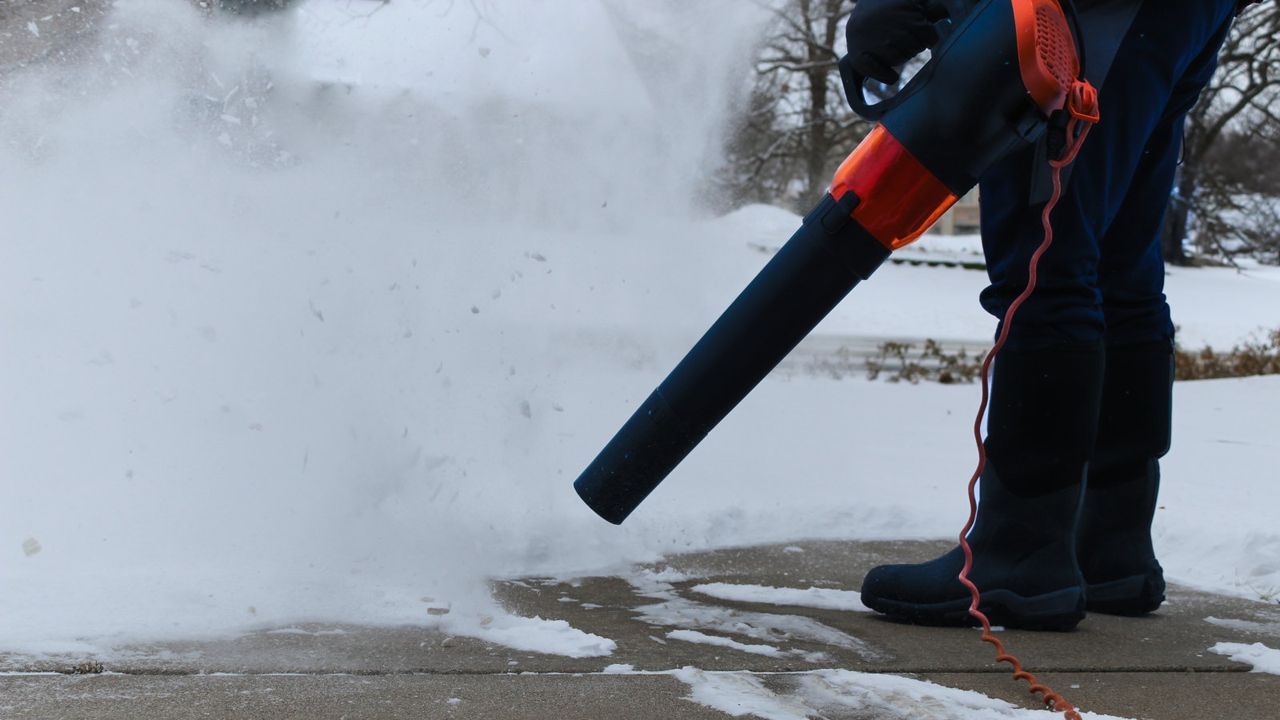 Can you use a leaf blower for snow? Experts reveal the do’s and don’ts