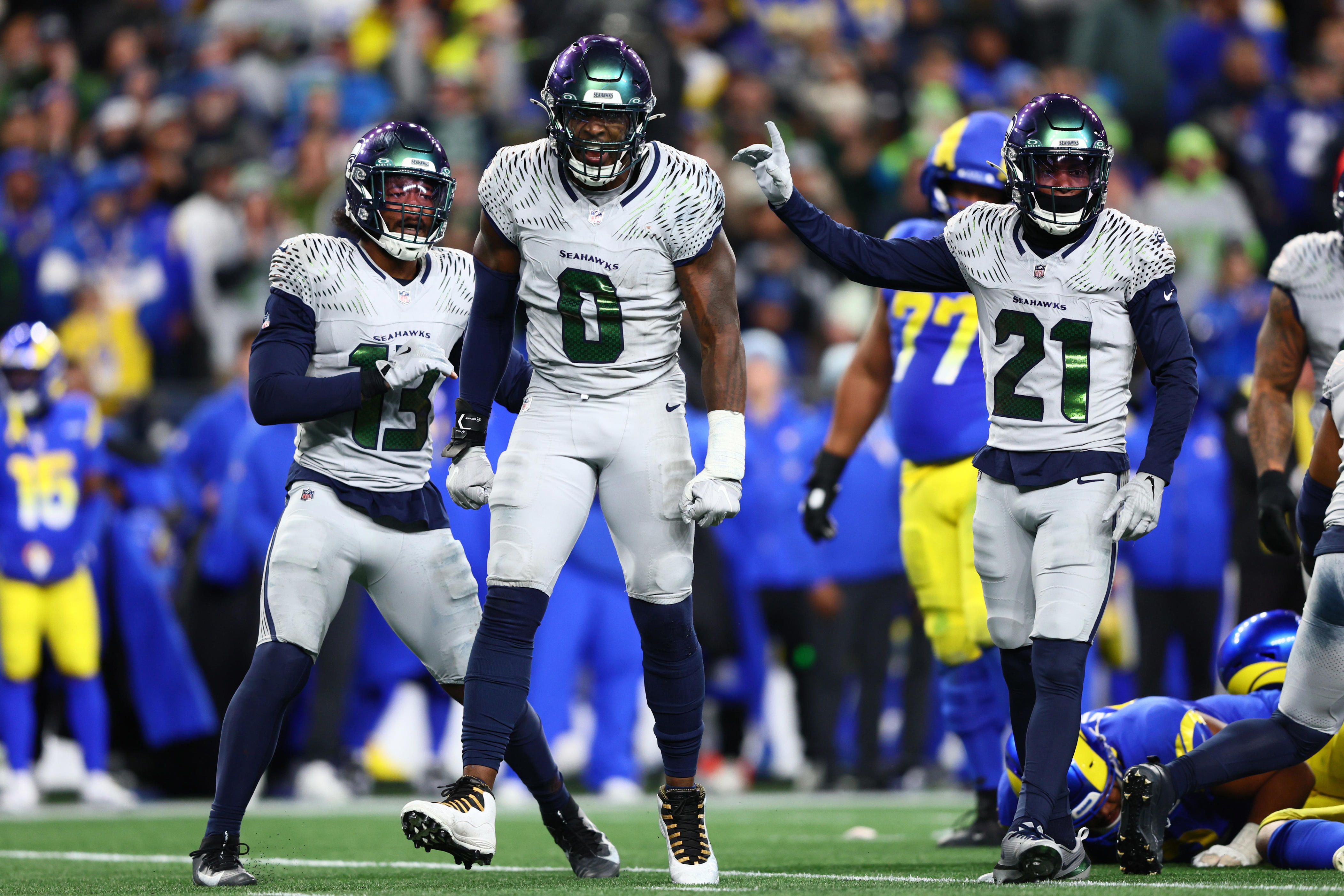 Seahawks overcame lack of pass rush in Week 16 win over Rams