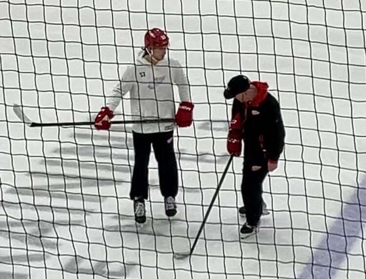 Red Wings’ Moritz Seider skates in sweats, streak to stay intact