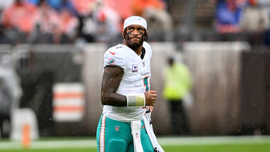 3 reasons Dolphins fans knew Tua Tagovailoa benching was coming