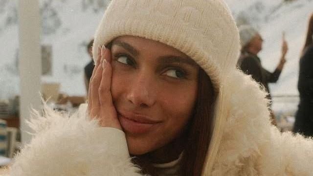 Anitta brinca sobre procedimentos no rosto: "Aprovada a cara do mês"