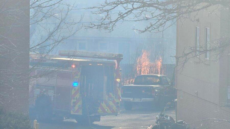 Boulder firefighters rush to put out fence fire amid dangerously strong ...