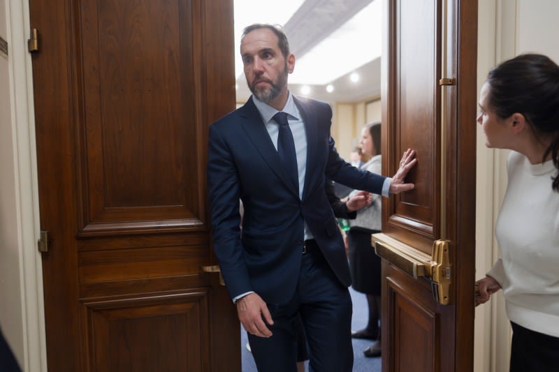 Jack Smith asks to testify in public on Trump cases