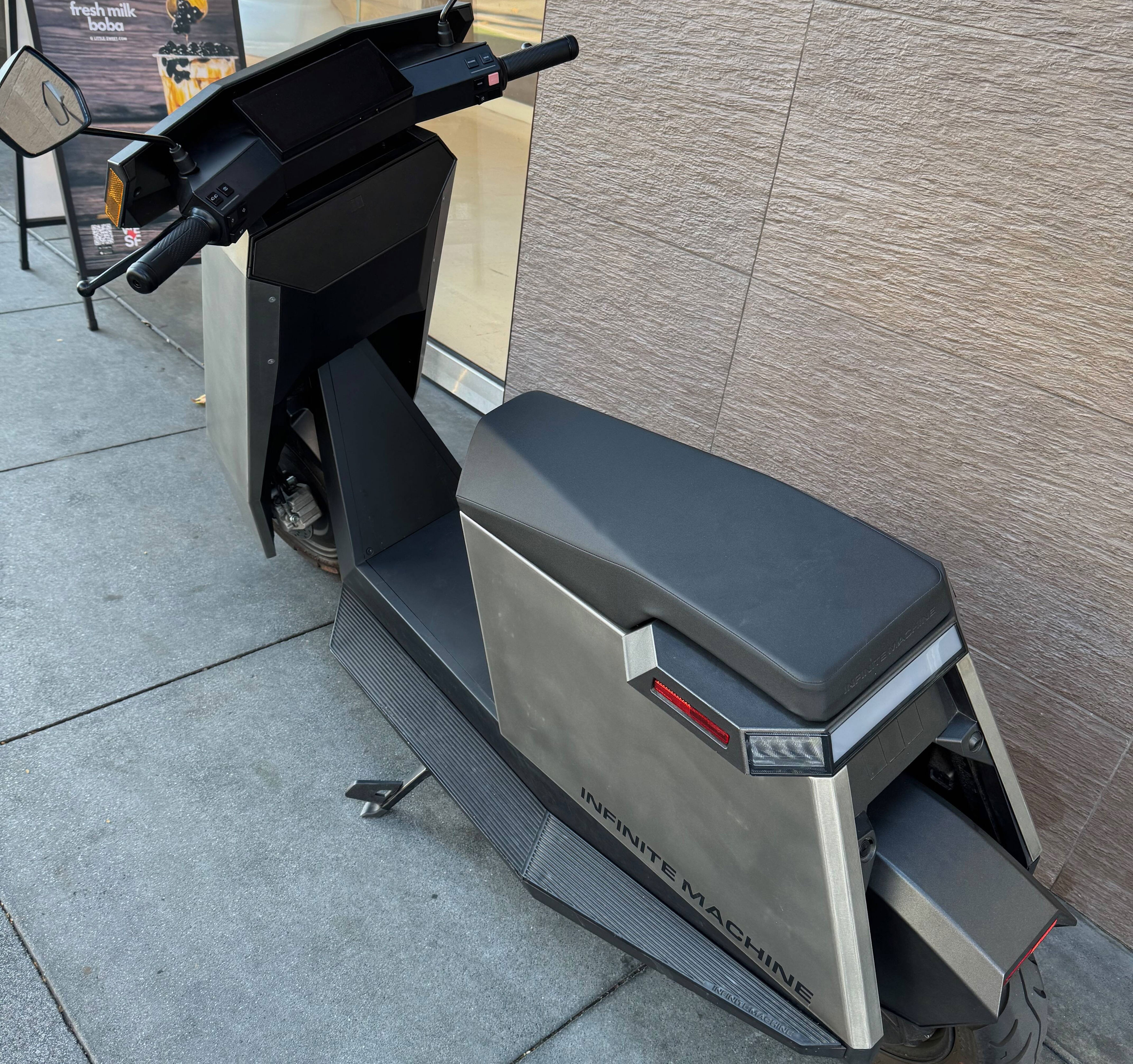 Infinite Machine e-scooter is like the offspring of a Vespa and a ...