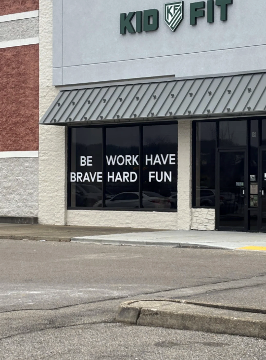 15+ signs that caught people's attention for bizarre reasons