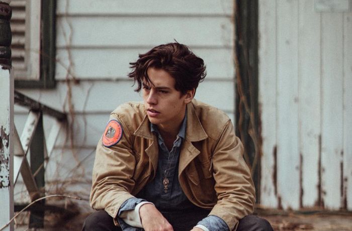 Profil Cole Sprouse, saudara kembar Dylan Sprouse yang tak cuma tekuni ...