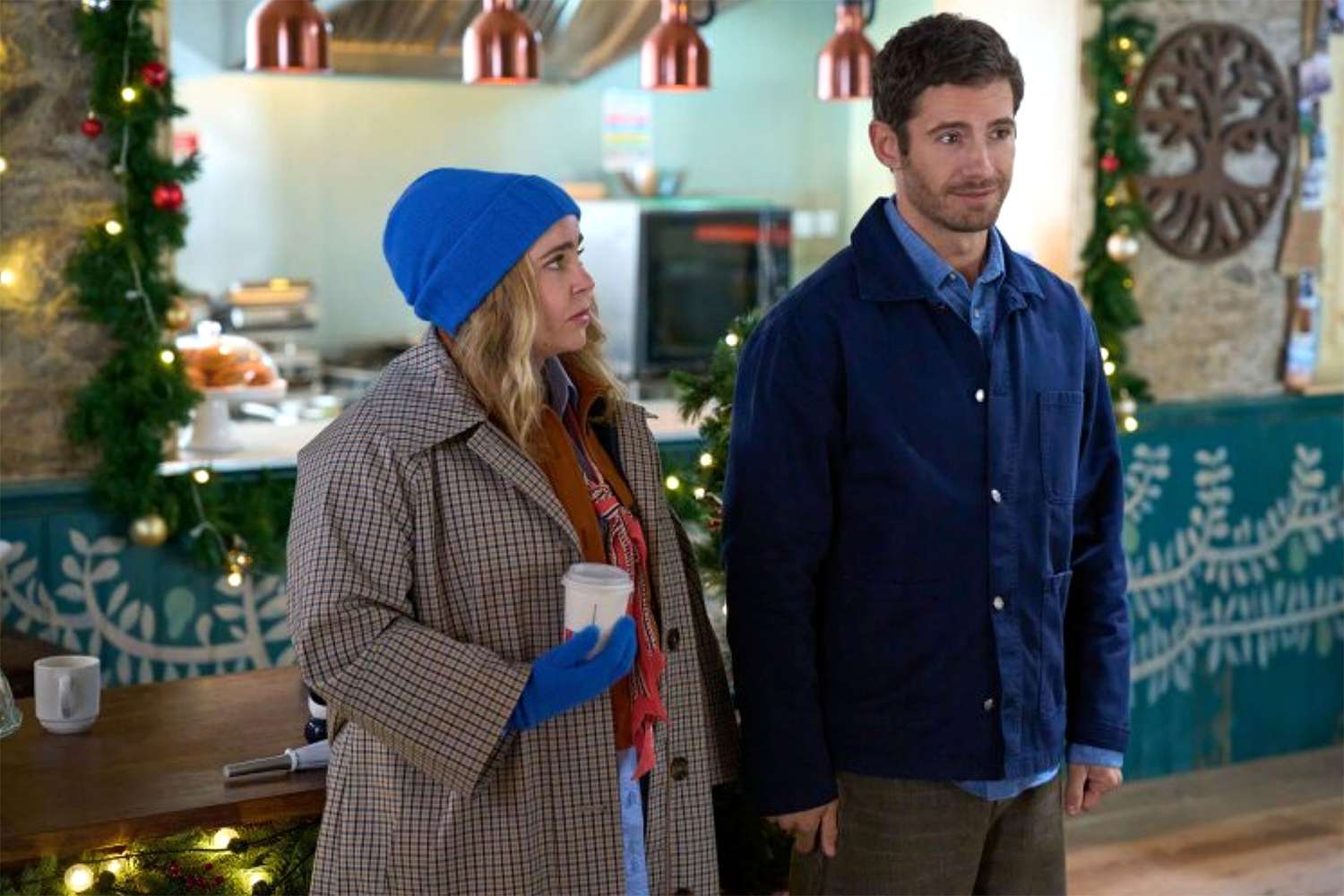 Julian Morris teases 'terrifying' chemistry with Mae Whitman in “Twelve ...