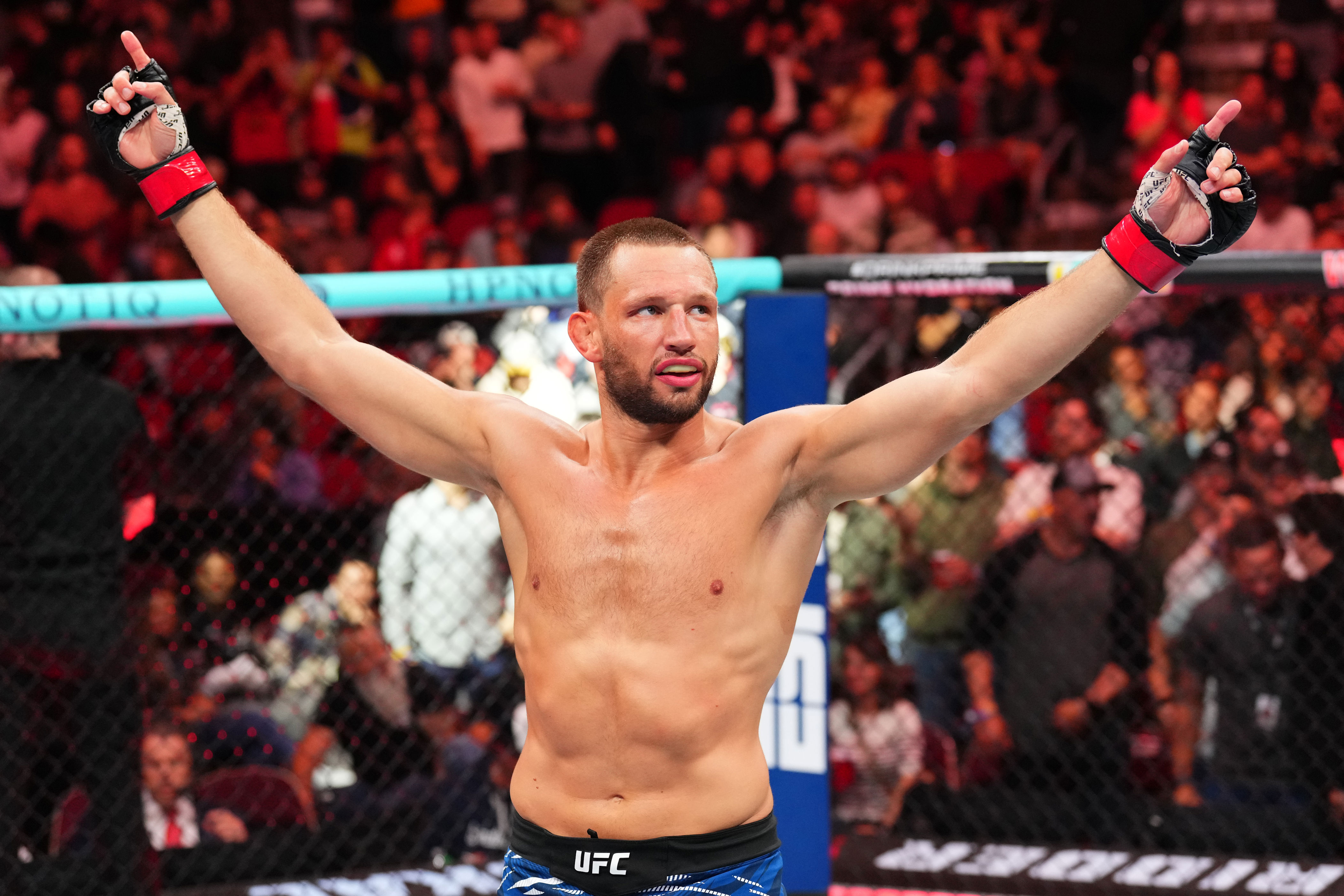 Top 10 middleweights clash at UFC 326