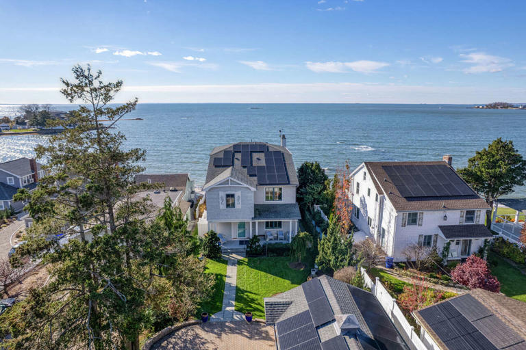 Connecticut home of Tony Award winner listed for $3.95 million