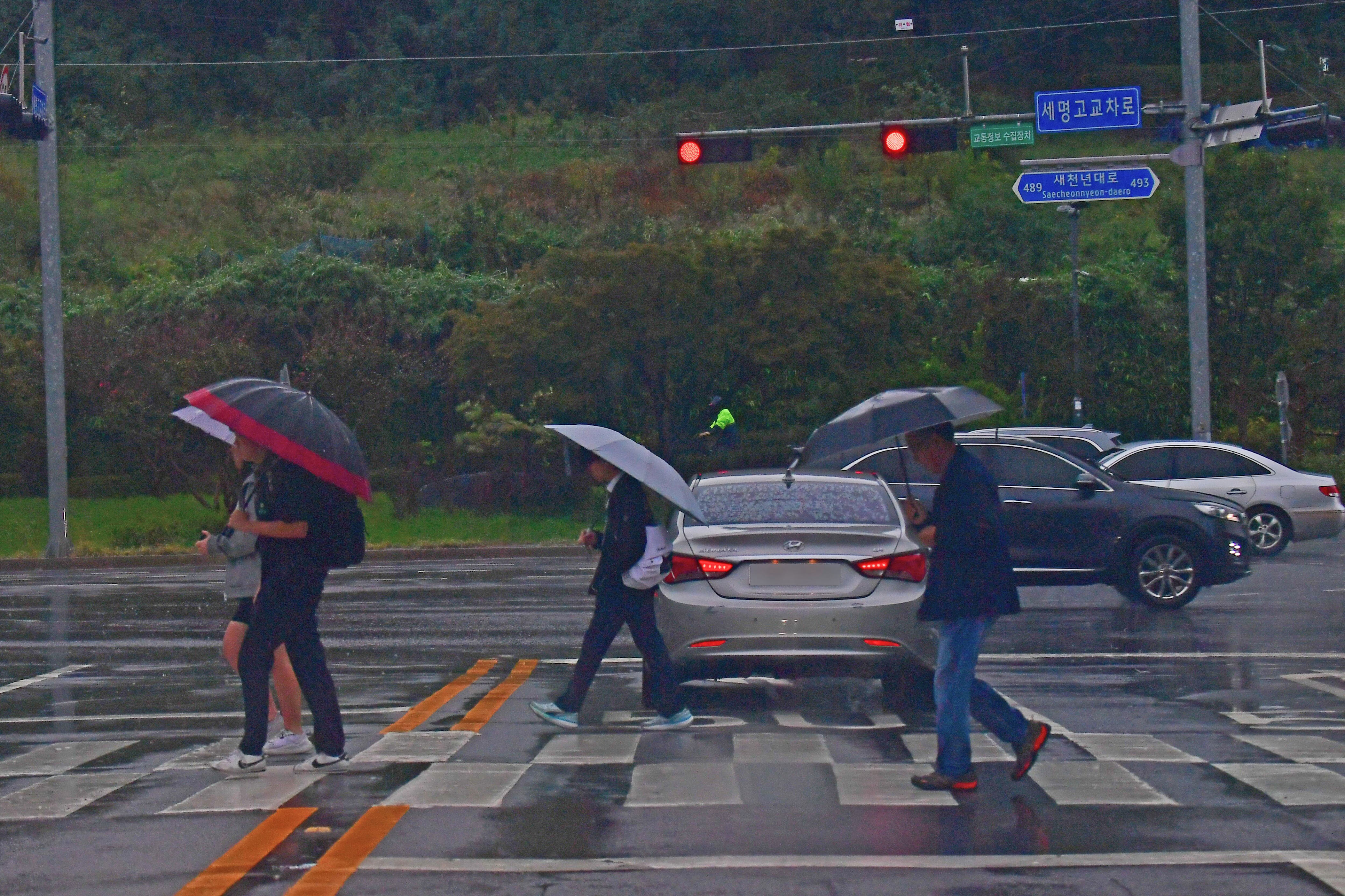 Warm rain Saturday, sharp cold drop Sunday