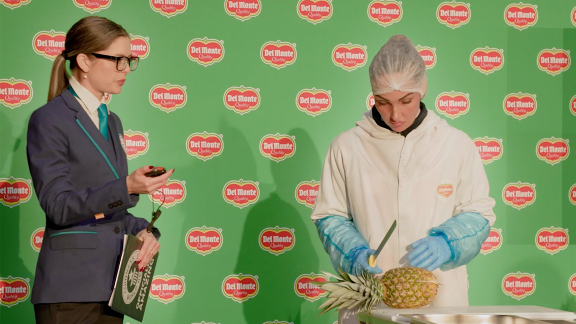 Fastest time to peel and slice a pineapple 11.43 seconds by Dominika ...