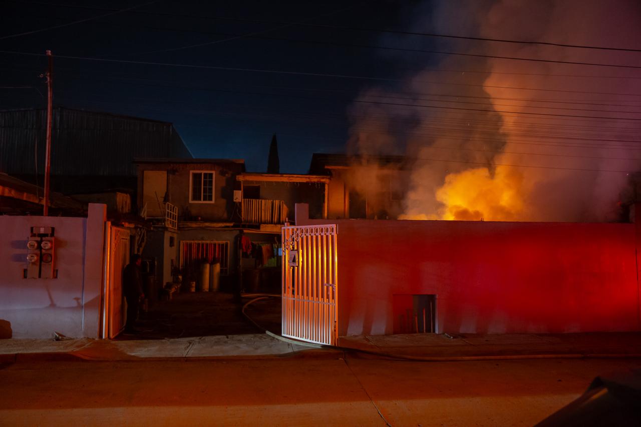 Incendio consume vivienda durante la madrugada en la colonia Guadalupe ...