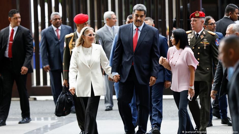 EE.UU. extiende sanciones a otros familiares de Maduro