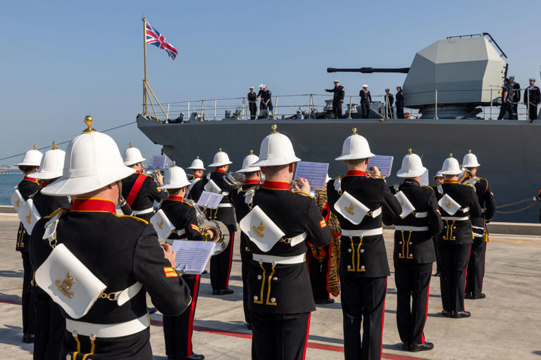 26 heart-breaking pictures from HMS Lancaster's retirement, as curtain ...