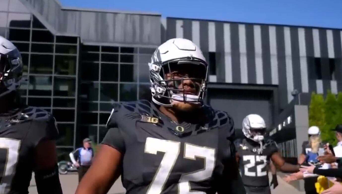 Kalihi native Laloulu at center of Oregon’s playoff run