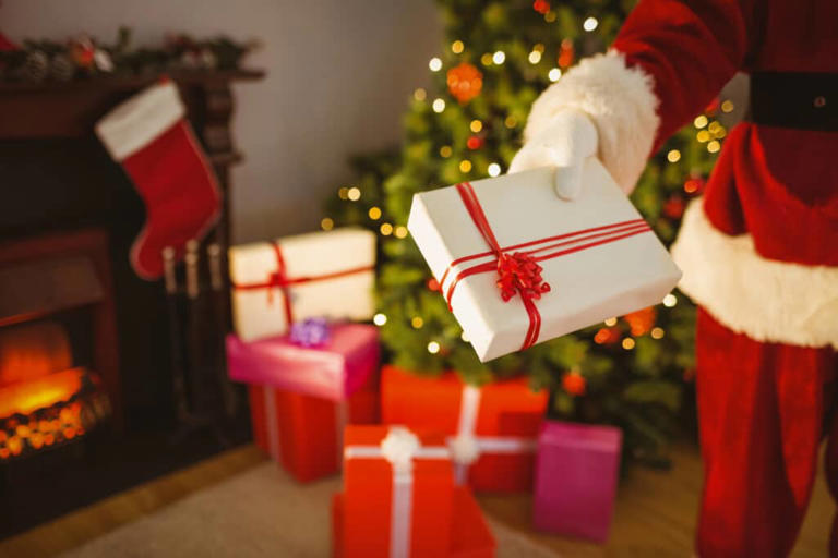 Here’s how to get a real photo of Santa delivering presents in your home