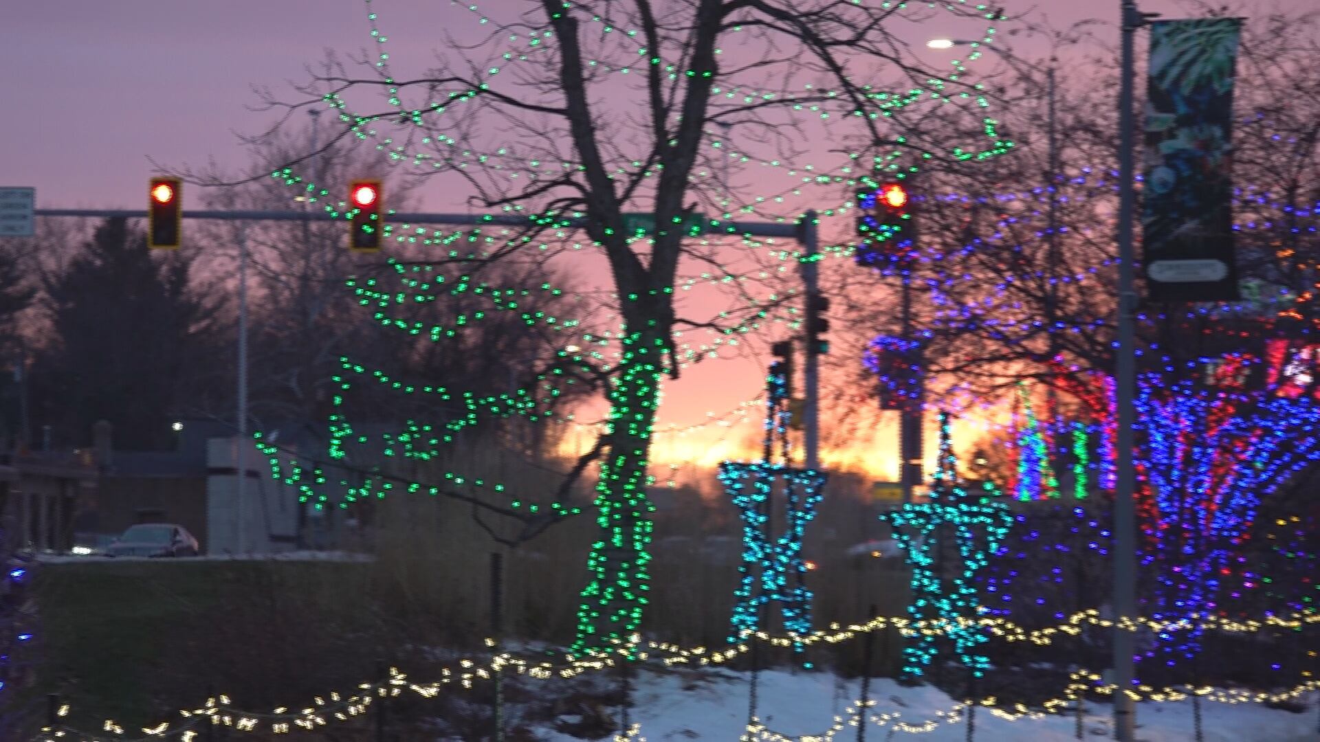 Cold weather impacts outdoor holiday light displays across Rockford