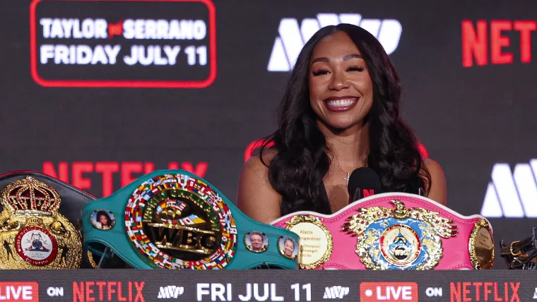 Who is Alycia Baumgardner? Meet champion boxer who dominated Leila ...