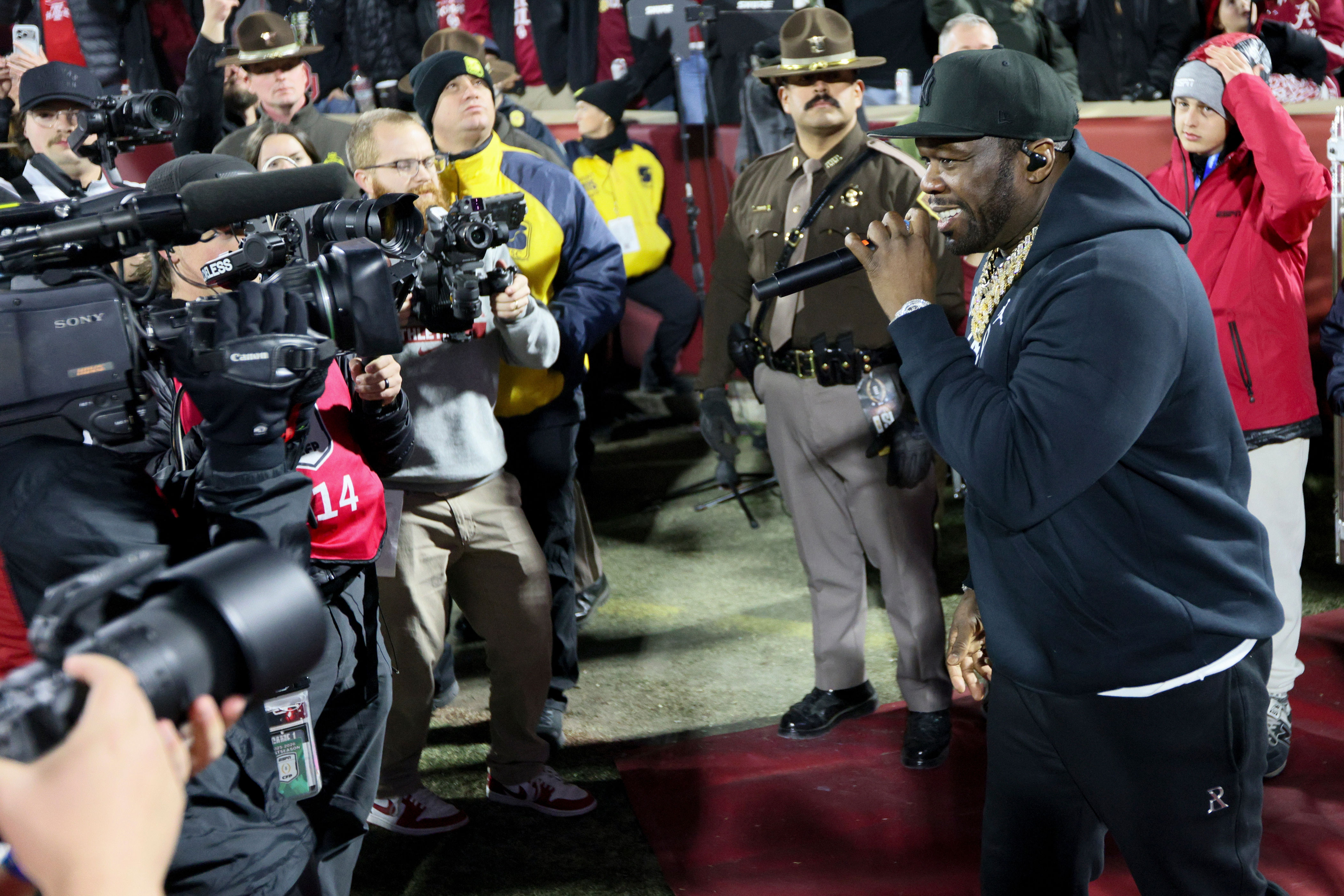 50 Cent's 'Many Men' electrifies Oklahoma crowd, and Sooners score two ...
