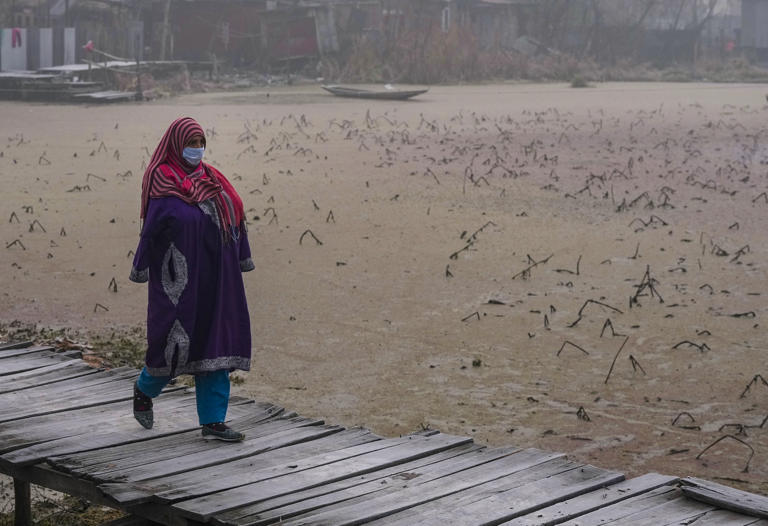 Snow, rain likely as Kashmir braces for 'Chillai-Kalan'