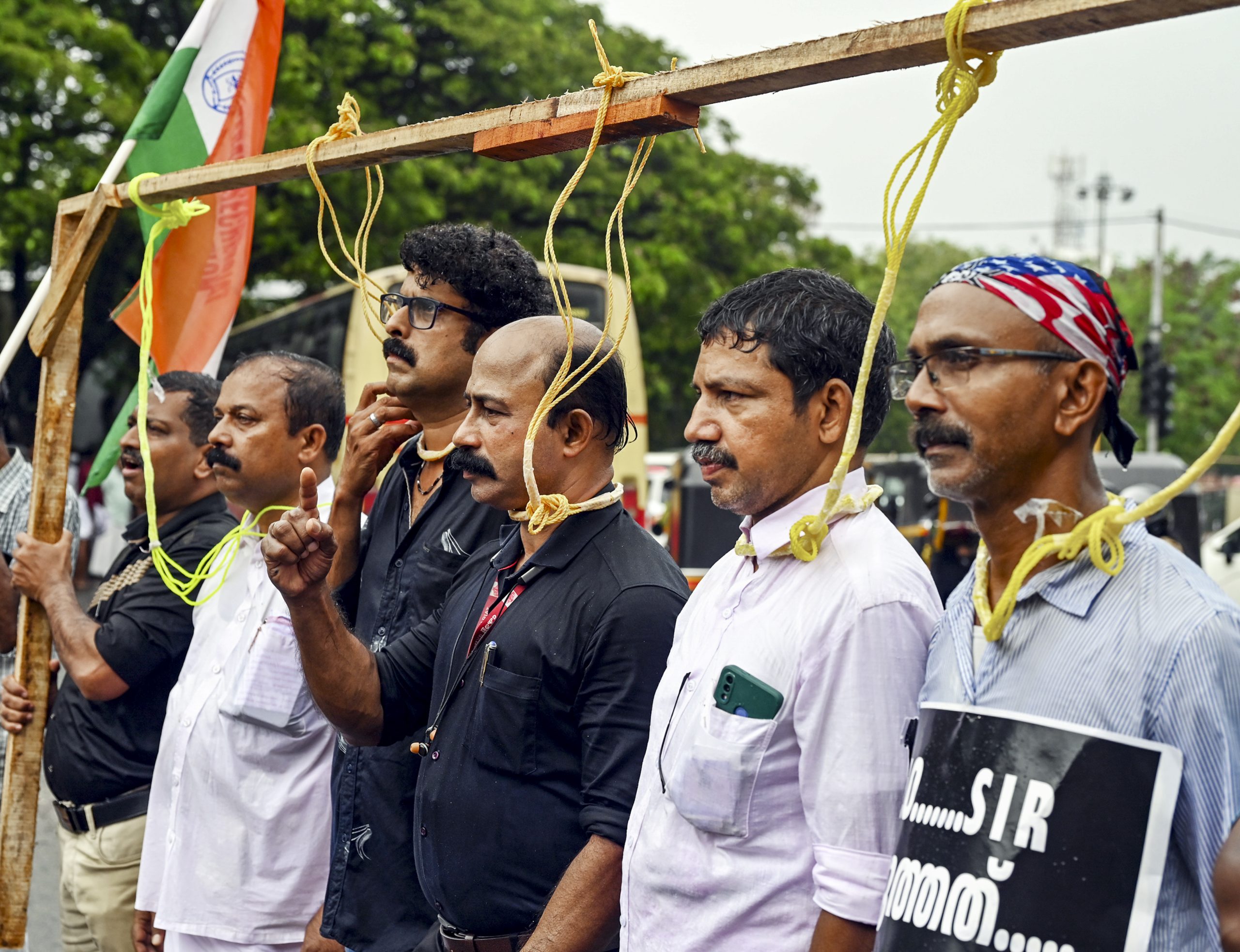 Over 97 lakh voters deleted in Tamil Nadu draft rolls; Kerala ...