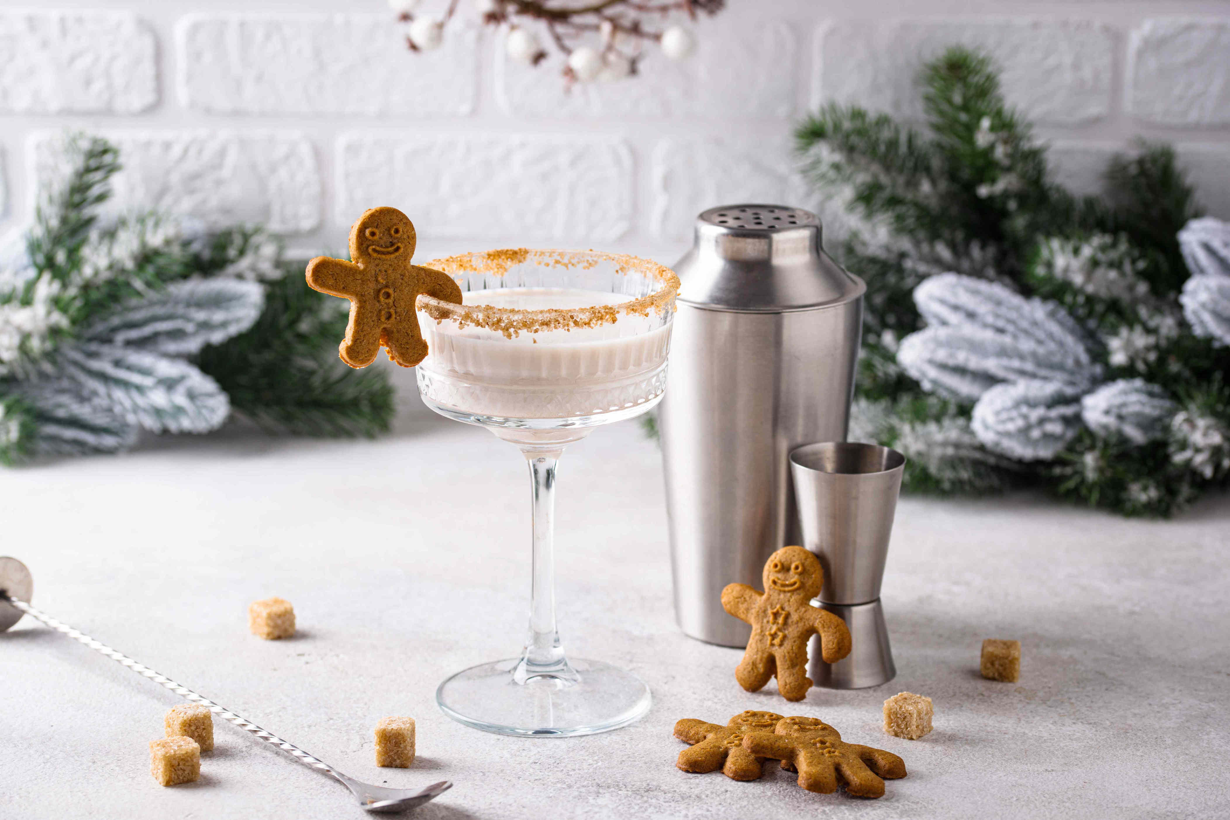 Holiday cocktails just got sweeter with this easy cookie rim idea