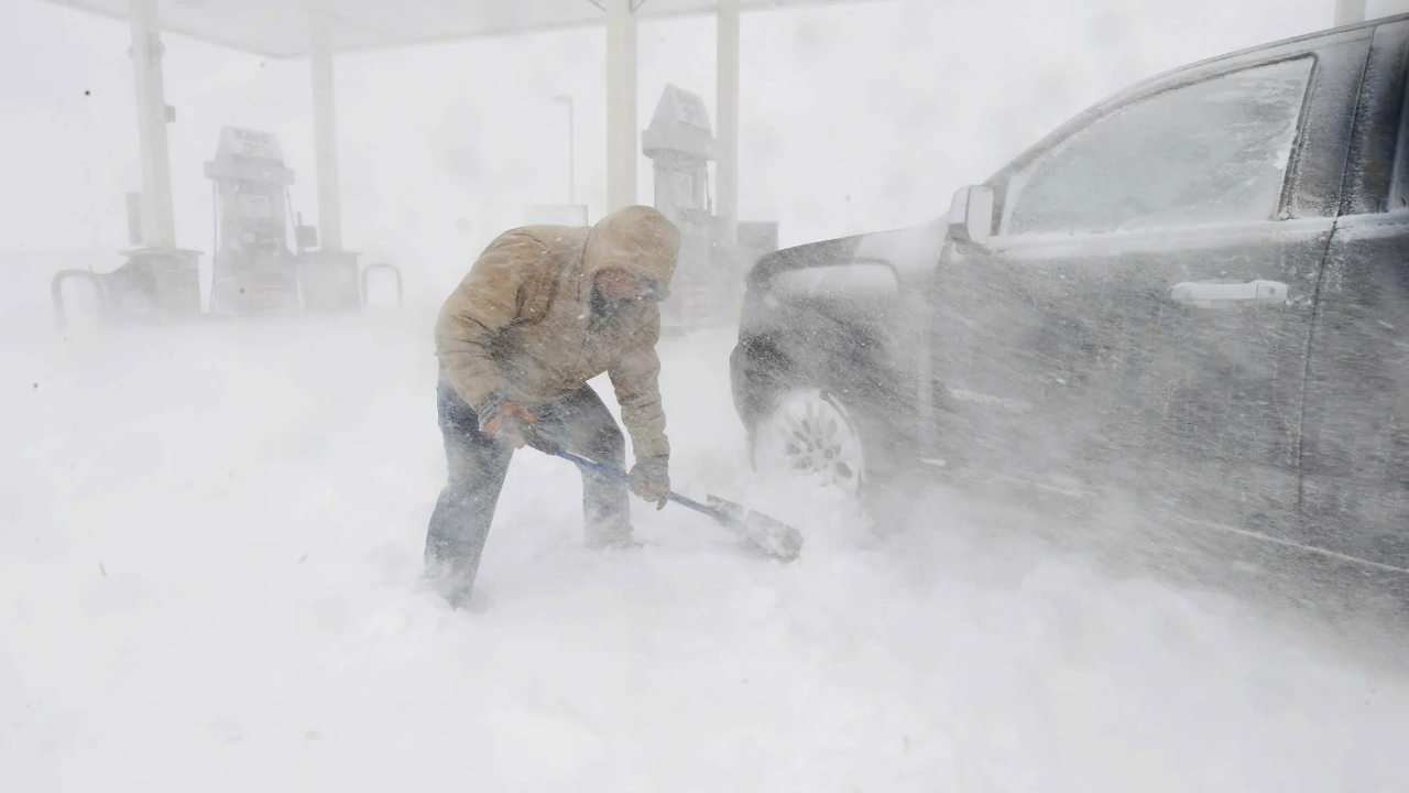 144 mph winds hammer 16 states as NWS issues blizzard warnings for 50 ...