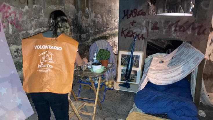 Clochard aggredito da baby gang a Bari, l’arcivescovo: “Un segnale d ...