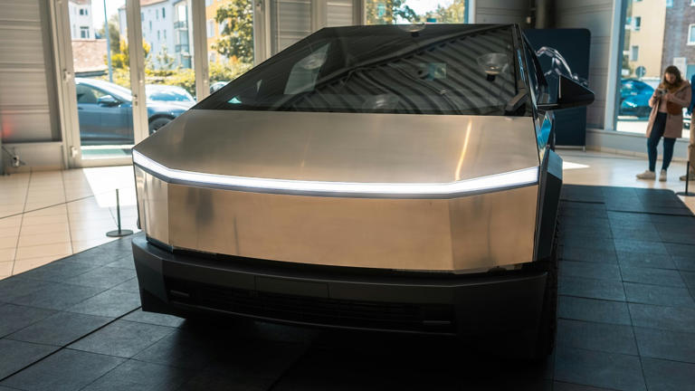 Elon Musk reportedly leans on SpaceX orders to prop up Cybertruck sales